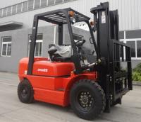 China Top Performance 3T Diesel Forklift with Safety Belt and Rearview Mirror for sale