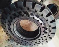 China Solid Tyre Forklift Spare Parts Pneumatic Rubber Wheel 350kg Single Gross Weight for sale