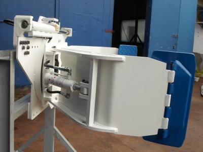 China Custom Fork Truck Attachments Paper Roll Clamp RCP20F-001B With Load Capacity 2000kg for sale