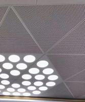 China Aluminum Triangular Clip-In Ceiling For Convention Center Wall Decoration for sale