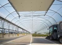 China PE Plastic Film Strawberry Plant Greenhouse With Hydroponics System for sale