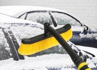 China Multifunctional Car Cleaning Brush with Ice Scraper Snow Shovel 225g Custom Logo for sale