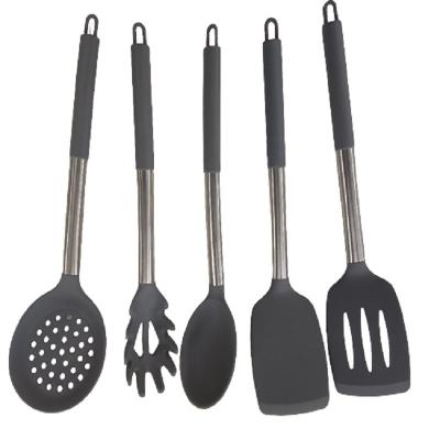 China Silicone Nonstick Kitchen Utensil Set 5 Piece Heat Resistant Spatula Spoon for Frying Fish Leak for sale