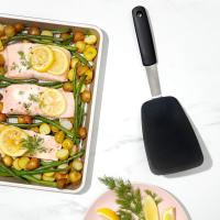 China 2 Pack 600F Heat Resistant Non-Stick Silicone Spatula Set 33.6cm 30.7cm for Kitchen Cooking for sale