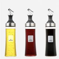 China High Borosilicate Glass Oil Jar Set 2 Piece 500ml with Curved Spout Oil Control Measurement Bottle for sale
