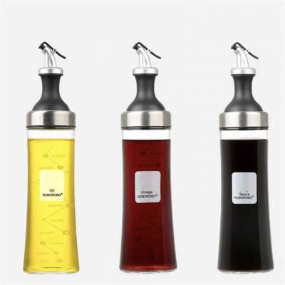 China High Borosilicate Glass Oil Jar Set 2 Piece 500ml with Curved Spout Oil Control Measurement Bottle for sale