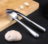 China Chrome-faced Zinc Alloy Manual Garlic Press 17x3.5x4.5cm Kitchen Tool for sale