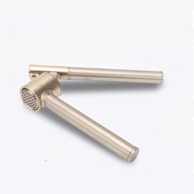 China 304 Stainless Steel Manual Garlic Crusher Press 15.5cm Kitchen Gadget for Garlic Mincing for sale