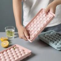 China PP Plastic Summer Circle Ice Tray for Chocolate 33/18 Cells Round Ice Box Maker Mold for sale