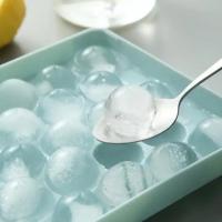 China 33 Cavity Circle Round Ball Ice Cube Tray Sphere Plastic Ice Ball Maker Mold with Lid for sale