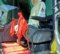 China Second Hand Volvo 240 Excavator with 2800 Working Hours and Original Hydraulic Valve for sale