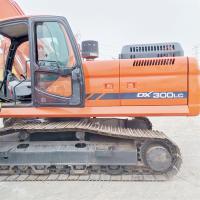 China 30 Ton Doosan DX 300 LC Excavator in South Korea Good Condition Moving Type Crawler Chain for sale