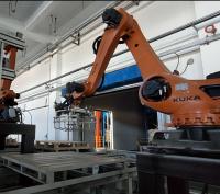 China Material Handling Robots Kuka KR210 Industrial Robot Cell  Solution for sale