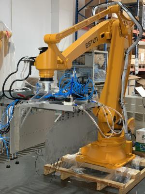 China Robot With Gripper  Handle Diverse Payloads With Speed And Precision for sale