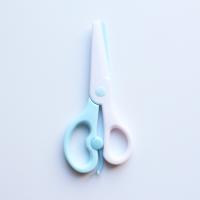 China Student Cutting Paper Leaf Spring Plastic Blunt Scissors for Kids for sale