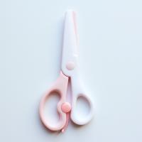 China Student Cutting Paper Leaf Spring Plastic Blunt Scissors for Kids for sale