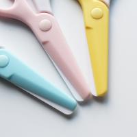 China Student Cutting Paper Leaf Spring Plastic Blunt Scissors for Kids for sale