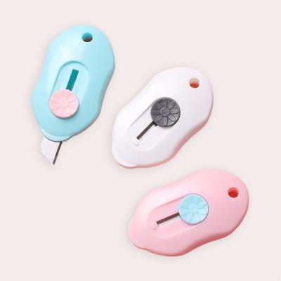 China Hot Selling Mini Lovely Pocket Durable Paper Cutter Retractable Utility Knife for School and Office for sale