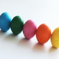 China Creative 3D Egg Shaped Cartoon Plastic Crayons for Coloring for sale
