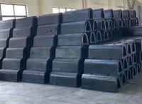 China Black Marine Rubber Fender Type D Customized  For Ship And Dock for sale