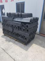 China Black Marine Rubber Fender Type D Customized  For Ship And Dock for sale