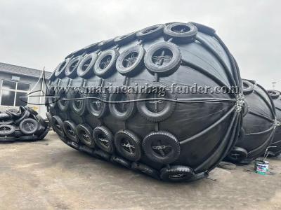 China Shock Absorption Pneumatic Rubber Fender Black Credible Inflatable Marine Fender for sale