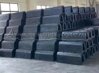 China Customized D Type Rubber Fender , Marine Solid Fender For Ship Protecttion for sale