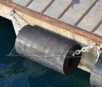 China Extruded Solid Cylindrical Marine Fenders For Wharf And Ship for sale