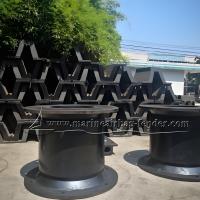 China Durable Marine Dock Rubber Fenders Customized With Stainless Steel Chain for sale