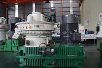 China Pneumatic Flat Die Pellet Machine With Heavy Duty Reducer / Automatic Lubrication System for sale