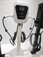 China 7kW Outdoor AC EV Charger IP55 32A Wide Temperature 4.3 Inch Touch Screen Dual Mount for sale