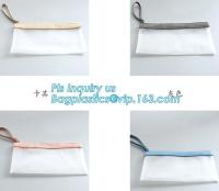 China Waterproof Silicone Triangular Pencil Bag with Zipper for Students 20cm for sale