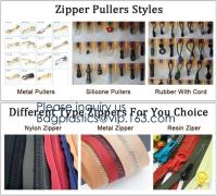 China Custom PVC Cosmetic Bag 24x16cm Holographic Makeup Travel Case with Zipper for sale