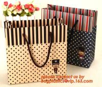 China Custom Luxury Paper Carrier Bag with Plastic Handle 250gsm Kraft Paper Shopping Bag for sale