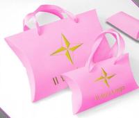 China Custom Luxury Paper Gift Bag with Hot Stamping 250gsm Art Paper for Retail Shopping Carrier Packaging for sale