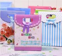 China Custom Printed Luxury Paper Gift Bags with Rope Handles 128-350 GSM for Shopping for sale
