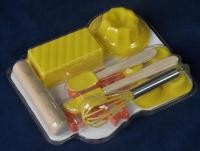 China Disposable PP Plastic Food Container Tray with Lid 800ml 225x192x45mm for Frozen Meat Sushi Bento for sale