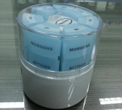 China Clear Plastic Weekly Pill Organizer with Pill Splitter 7 Day 4 Case Medication Box for sale