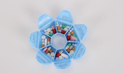 China 7 Compartment Weekly Pill Organizer Round Shape Plastic Pill Container Travel Medicine Box for sale