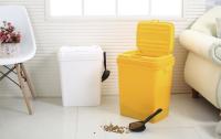 China Square Plastic Pet Food Pail with Lid 1L to 5L PP Bucket with Handle for Dog Cat Food Storage for sale
