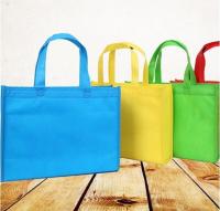 China Custom Eco Friendly Non Woven Bags 80gsm PP Fabric Tote Promotional Shopping Bags for sale