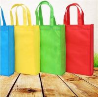 China Custom Eco Friendly Non Woven Bags 80gsm PP Fabric Tote Promotional Shopping Bags for sale