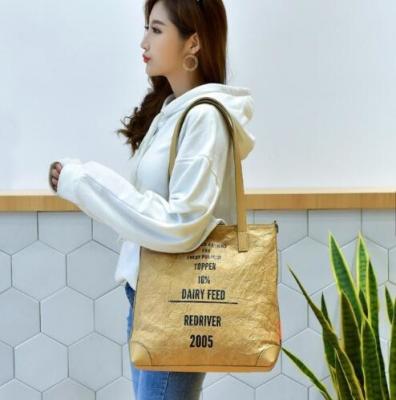 China Washable Kraft Paper Tote Bag Foldable Reusable Shopping Bag 65 lbs Capacity for sale