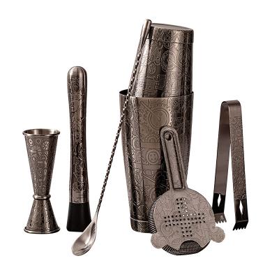 China Cocktail Shaker Set 7 Piece Stainless Steel 28oz 18oz Boston Shaker Bartender Kit for sale