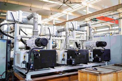 China Vacuum Equipment Metal Evaporation Production Of Polymer Water Manifold for sale