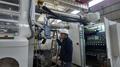 China Copper / Aluminum Metallizing Equipment Metal Coatings Winding System flexible films for sale