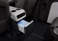 China Li Xiang MEGA MPV Electric Car 2024 7-Seat Silver Metallic Paint 800V Fast Charging for sale