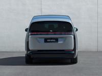 China Li Xiang MEGA MPV Electric Car 2024 7-Seat Silver Metallic Paint 800V Fast Charging for sale