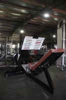 China 1300*1300*1200 Steel Leg Press Fitness Strength Training Equipment for Gym and Home for sale
