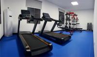 China Professional Heavy Duty 3.0HP Gym Fitness Equipment Treadmill for Commercial Workouts for sale